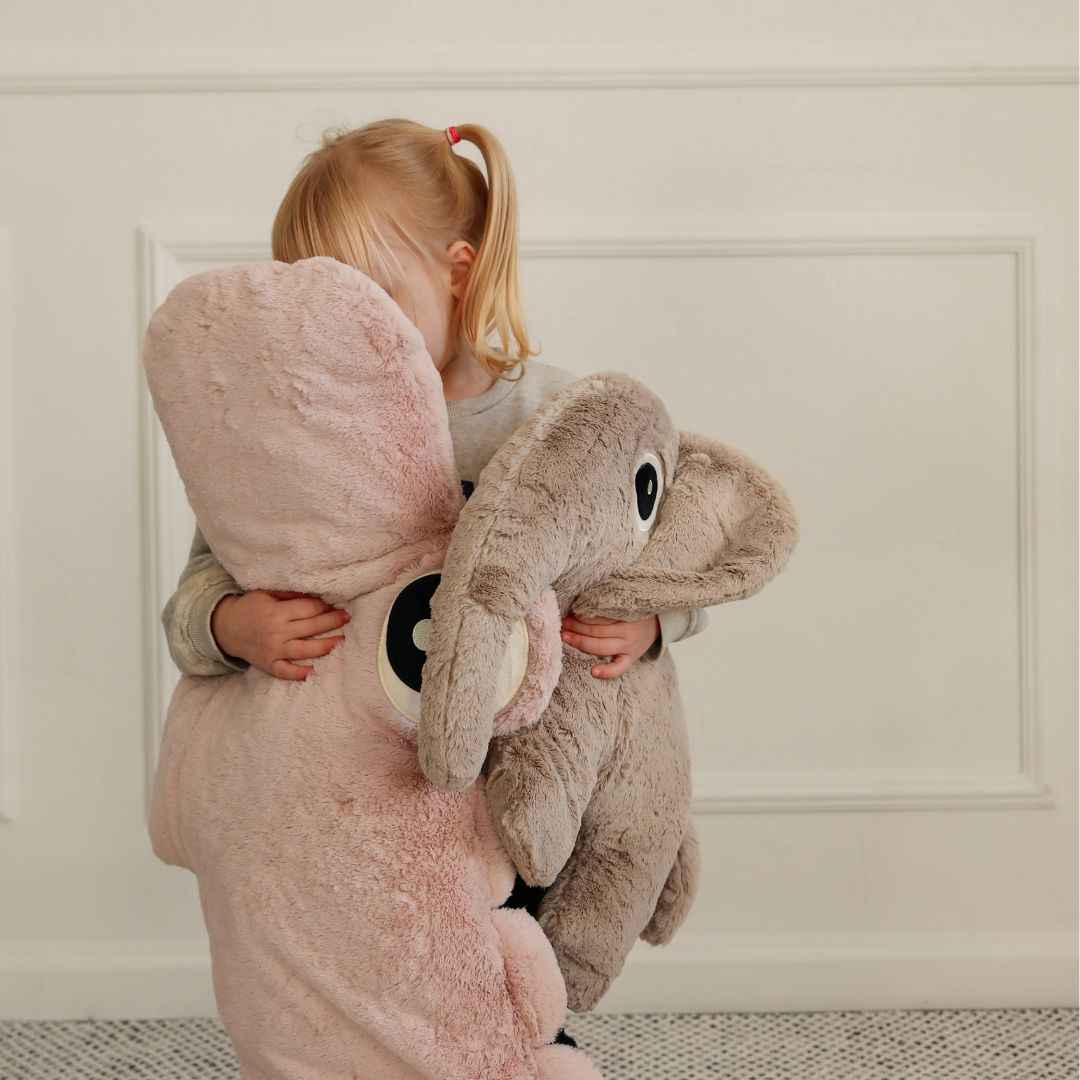 Soft cuddles – Done by Deer