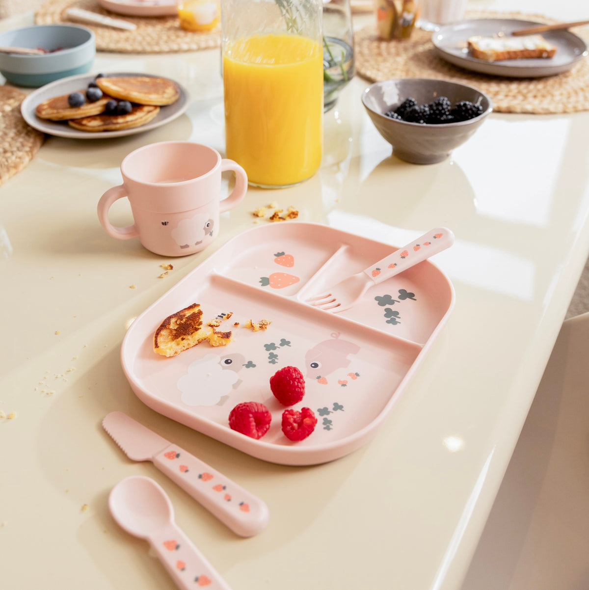 powder pink – Done by Deer